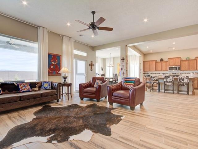 460 Rio Chama Cir SW, Los Lunas, NM 87031