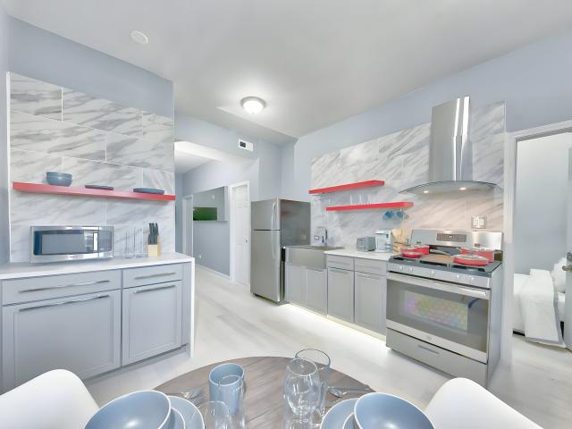 460 W 28th Place