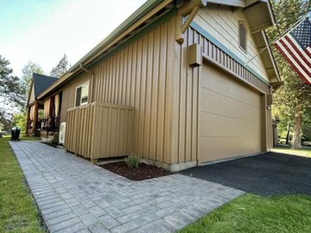 4614 Marsh Hawk Dr, Klamath Falls, OR 97601
