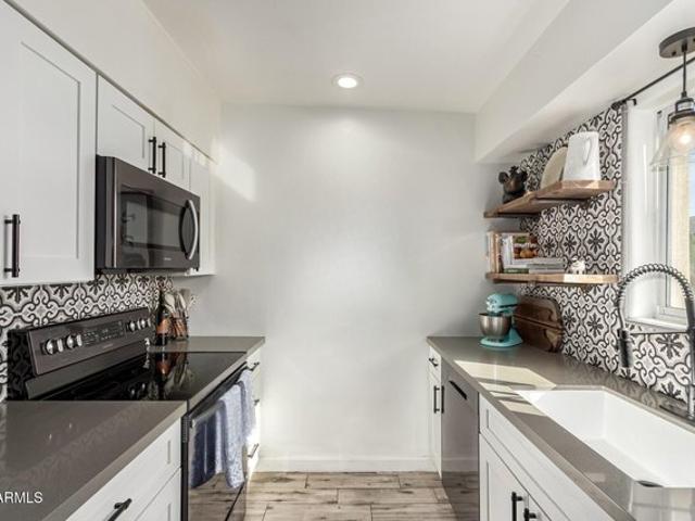 4615 N 22nd St Unit 204, Phoenix, AZ 85016