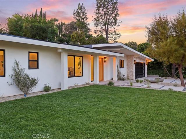 4615 El Caballero Dr, Tarzana, CA 91356 | MLS #SR26078 | Compass