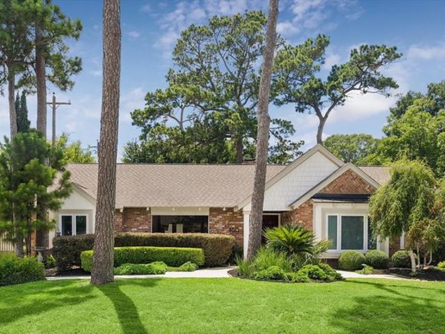 4615 Golf Dr, Houston, TX 77018