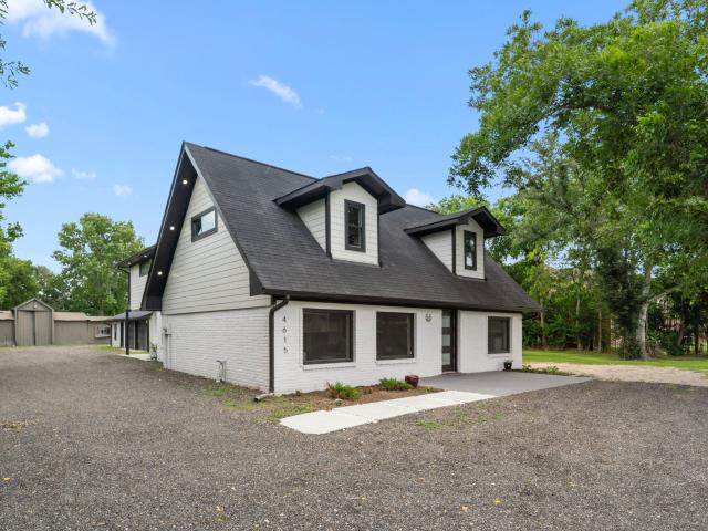 4615 W Walnut