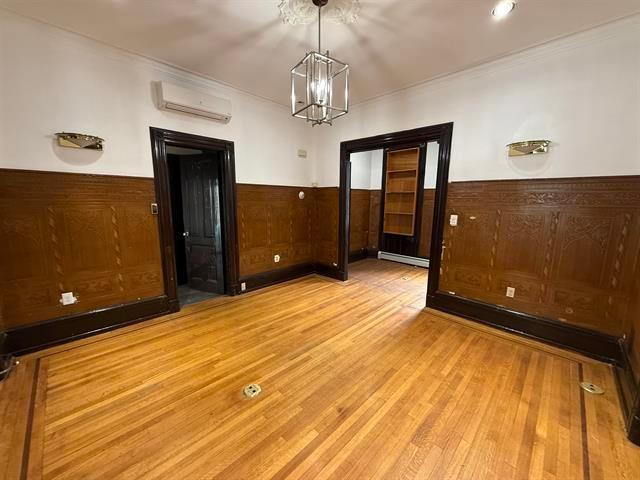 4616 Broadway