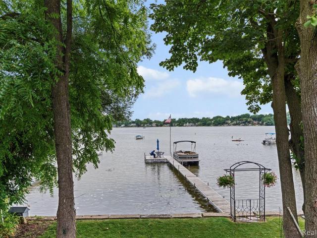 4616 Cass Elizabeth Road