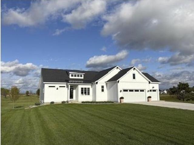 4616 Harkemas Creek Dr, Holland, MI 49424