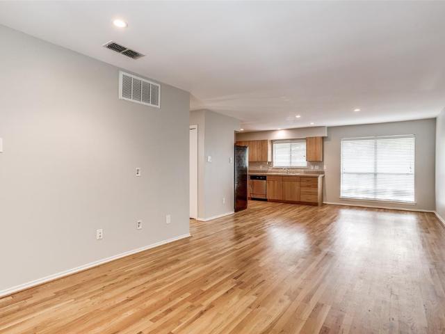 4616 W Lovers Lane
