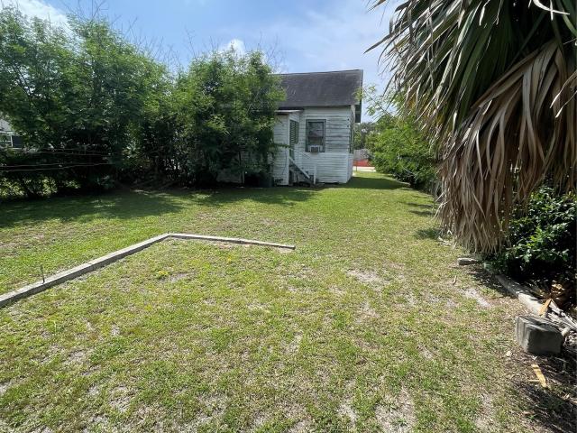 4618 Avenue Q 1/2