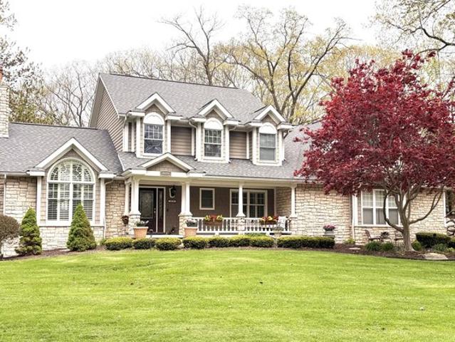 4619 Oak Pointe Dr, Brighton, MI 48116