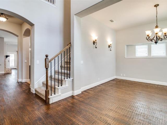 4619 Amesbury