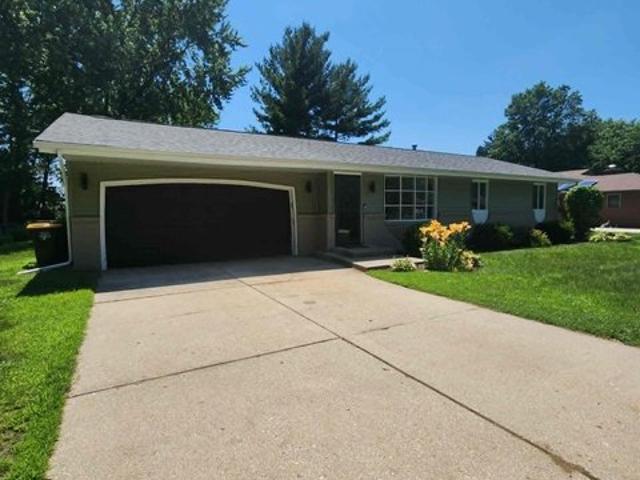 4619 Apollo Dr, Machesney Park, IL 61115