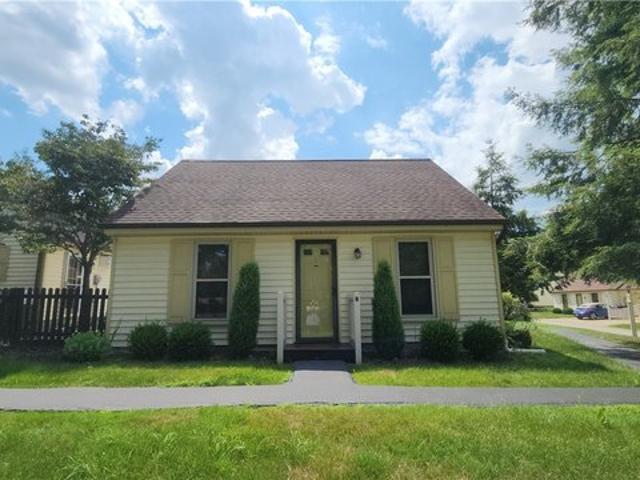 46103 New England Sq Apt B, New Waterford, OH 44445