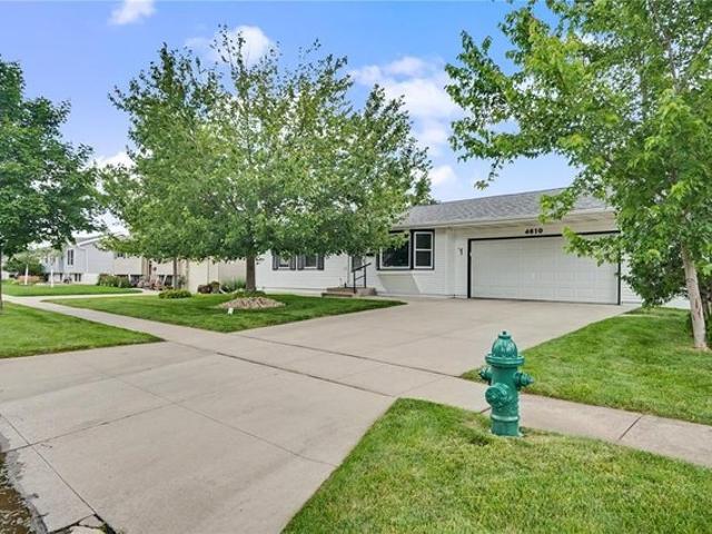 4610 Twin Pine Dr NE, Cedar Rapids, IA 52402