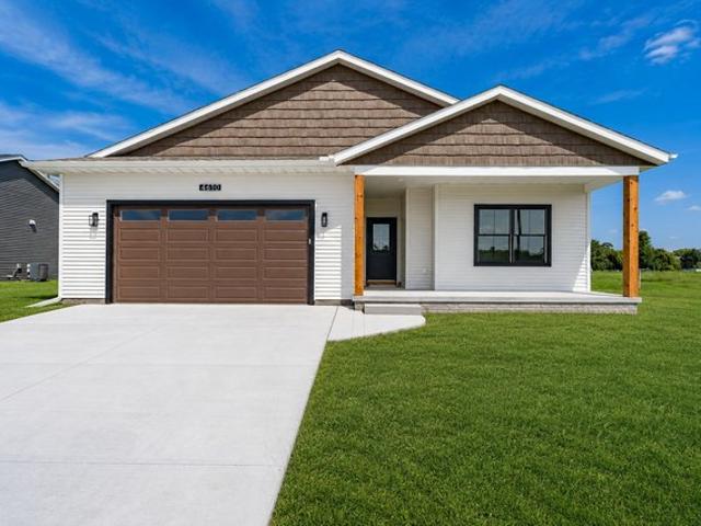 4610 W 12th St, Davenport, IA 52804