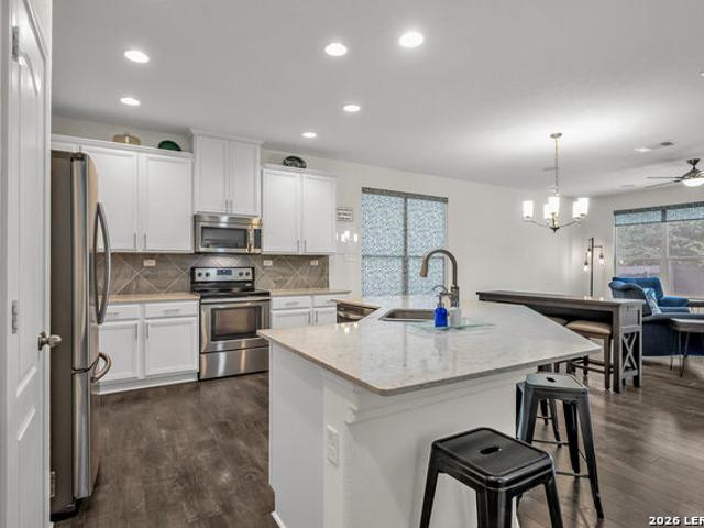 4611 Montrose Wood