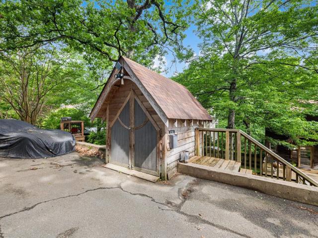 4611 N Lookout