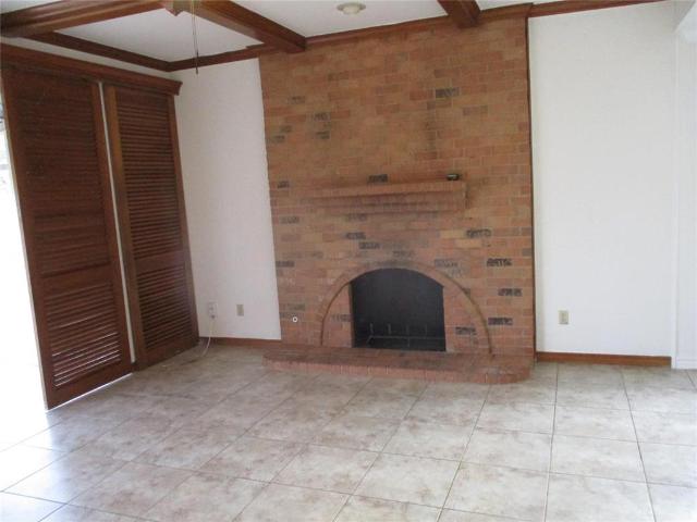 4611 Oak Club Drive