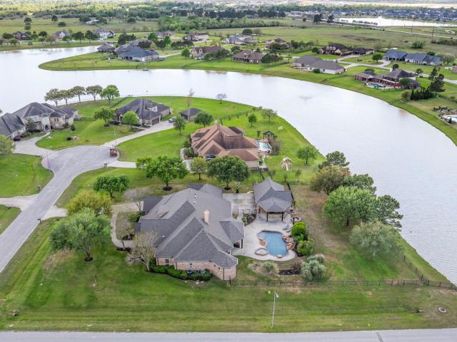 4611 Oasis Point