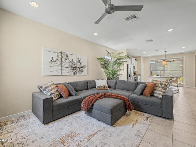 4611 w greenleaf drive