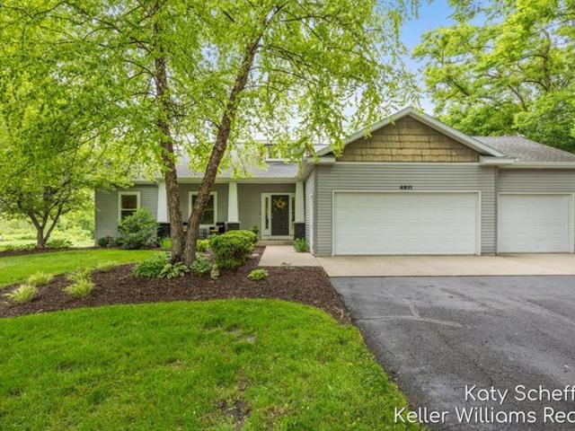 4611 Windcliff Dr NE, Rockford, MI 49341