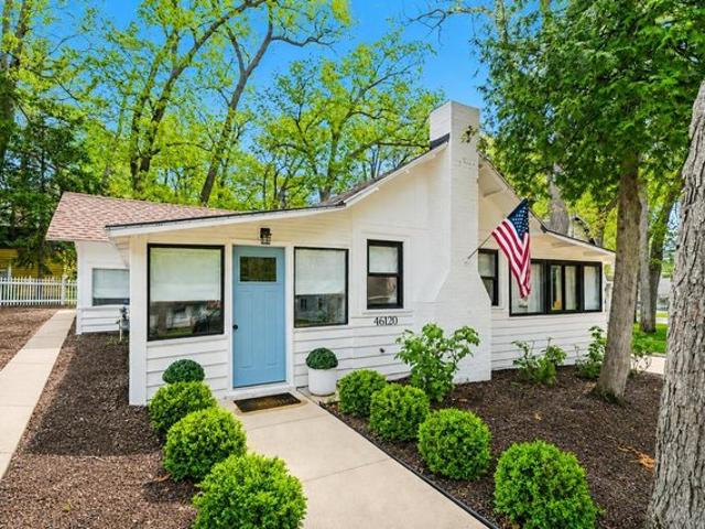 46120 Royal Ave, New Buffalo, MI 49117