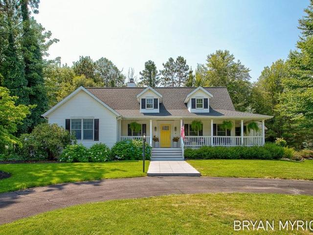 4612 Forest Ln, Holland, MI 49423