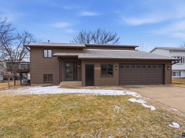 4613 E Fernwood Dr, Sioux Falls, SD 57110