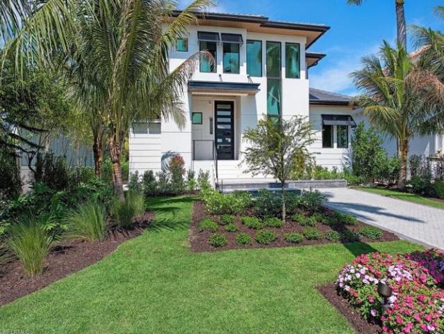 461 14th Ave S, Naples, FL 34102