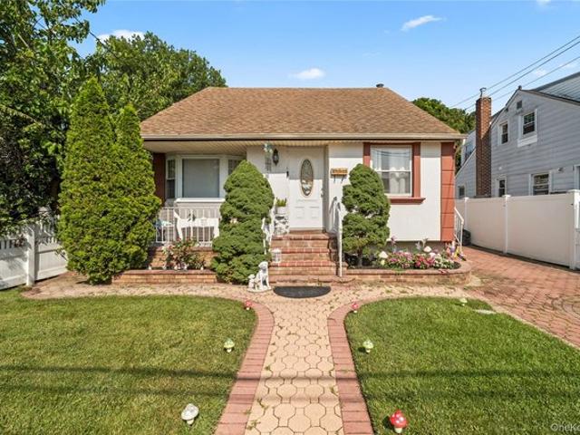 461 Greengrove Ave, Uniondale, NY 11553