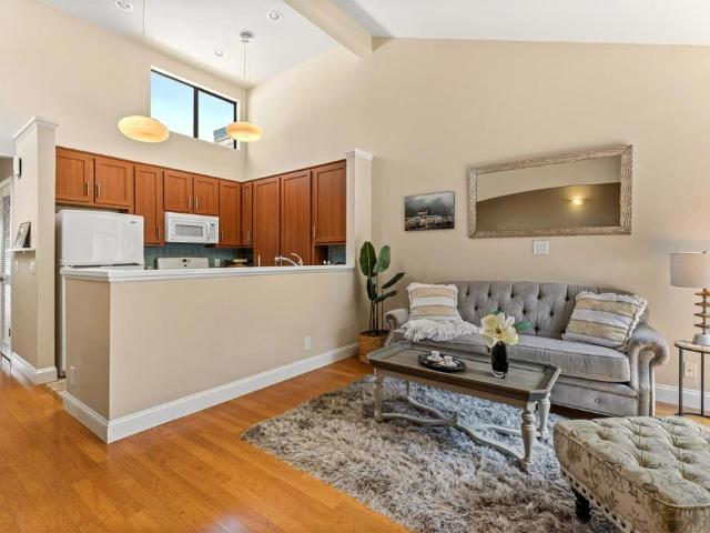 461 Dela Vina Avenue 205