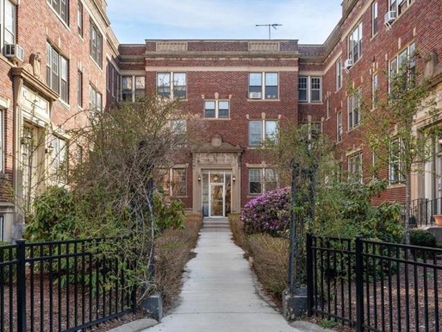 461 Washington St Apt 1, Brookline, MA 02446