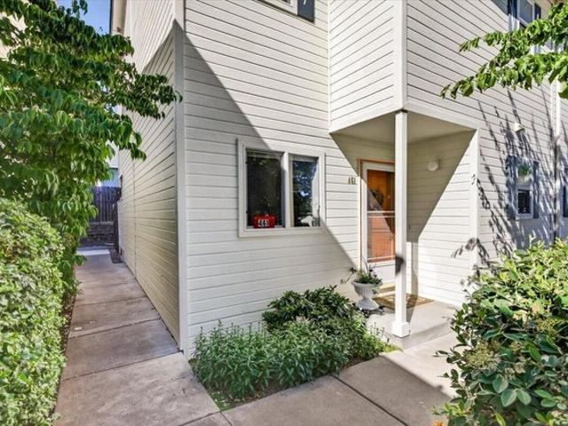461 Tulipan Way, Talent, OR 97540