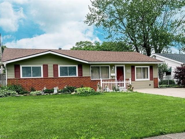 4624 Meadow Ln, Lorain, OH 44055