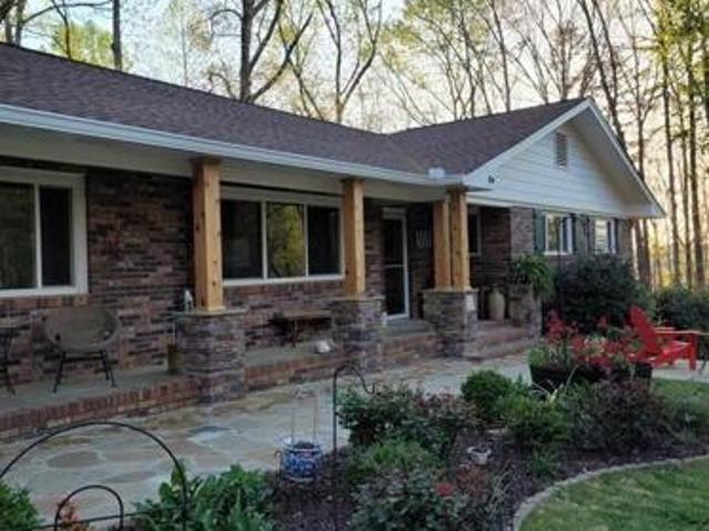 4625 Shoreline Ln, Gainesville, GA 30506