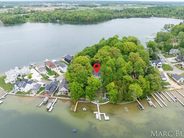 4626 Hilltop Dr, Caledonia, MI 49316