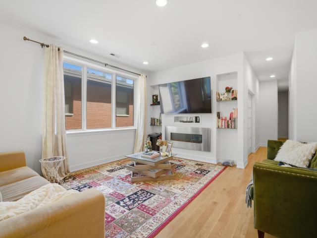 4627 N Beacon Street # 2N