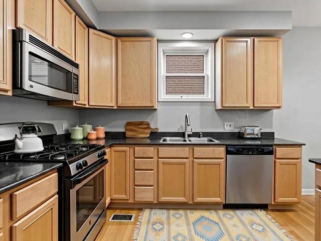 4627 N Kenmore Avenue # 1E