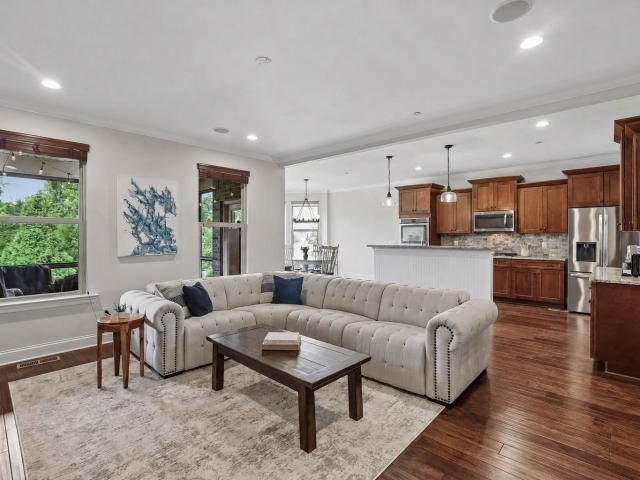 4627 Robin Ln