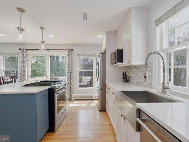 4620 S Chelsea Ln, Bethesda, MD 20814