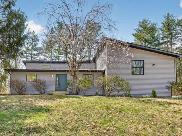 4620 S Woodbine Dr, Bloomington, IN 47403