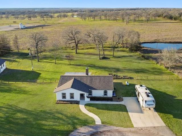 4620 Springfield Ln, Brenham, TX 77833