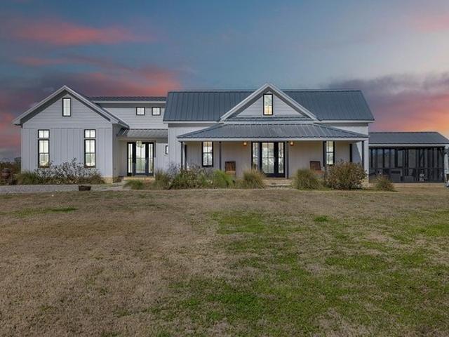 4620 Treybig Loop, Fayetteville, TX 78940