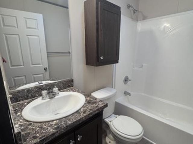 46212 Dorchester Dr, Macomb, MI 48044