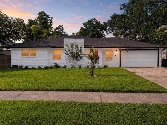 4621 Briarbend Dr, Houston, TX 77035