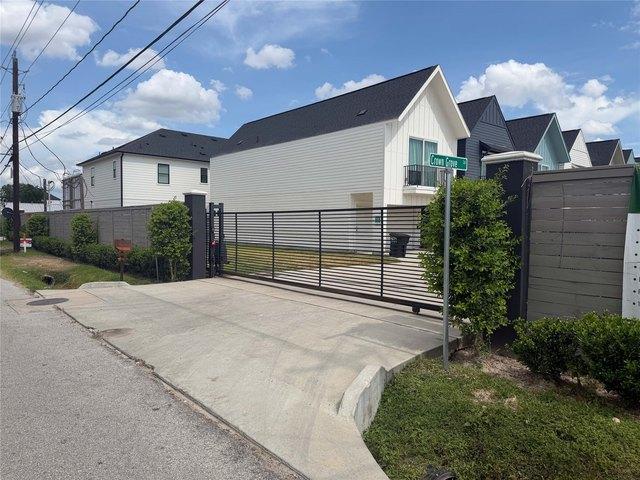 4621 Crown Bend Ln, Houston, TX 77018