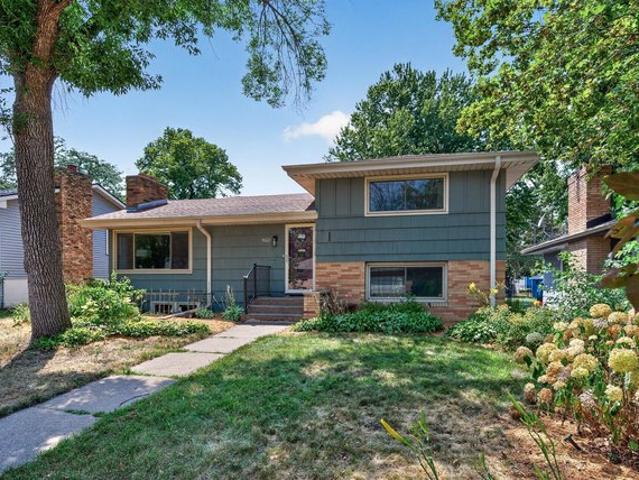 4621 Ewing Ave N, Robbinsdale, MN 55422