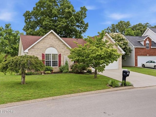 4621 Wellington Pt Ln, Knoxville, TN 37938