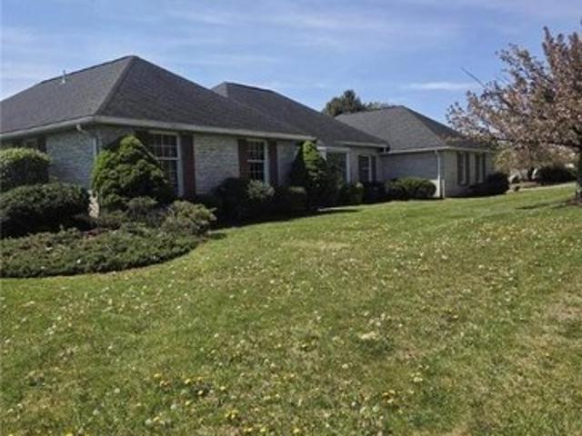 4621 Willow Ln, Lower Nazareth Township, PA 18064