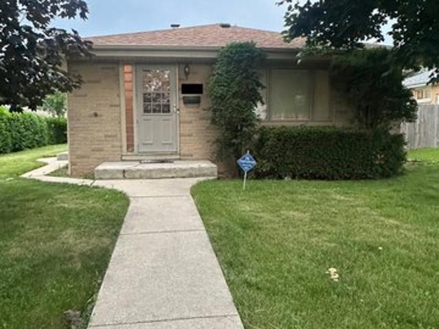 4623 N 77th St, Milwaukee, WI 53218