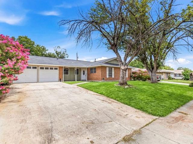 4623 Old Coach Ln, San Antonio, TX 78220
